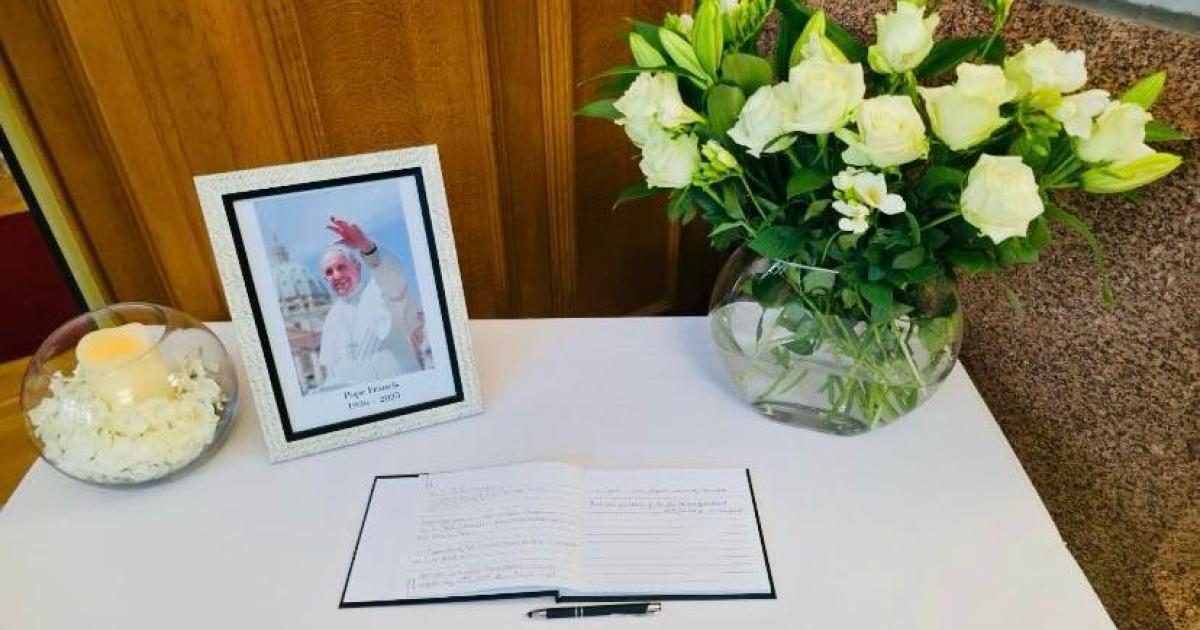 Mayor opens books of condolence for Pope Francis in Derry and Strabane ...