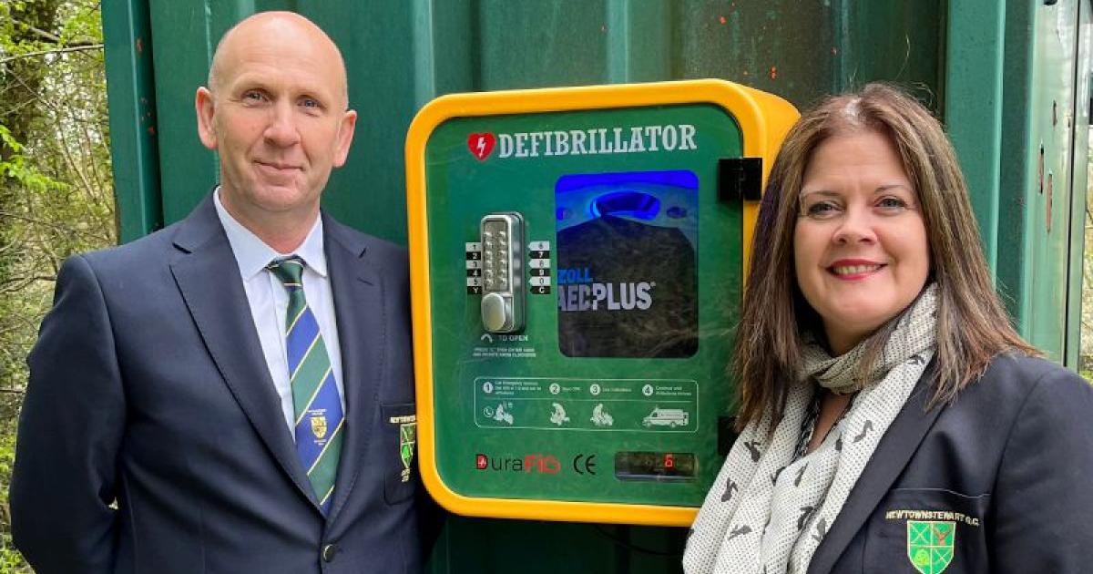 Defibrillator installed on golf course - Photo 1 of 1 - Alpha Newspaper ...
